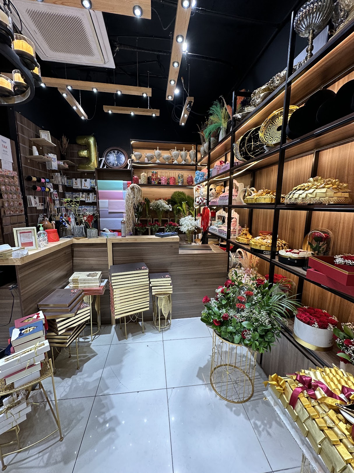 Choco Ward Al Dar Flowers & Chocolates - Chocolates and Confectionery ...