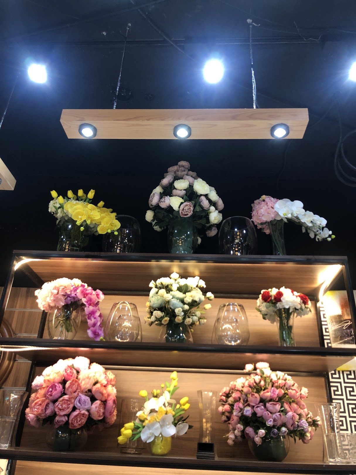 Choco Ward Al Dar Flowers & Chocolates - Chocolates and Confectionery ...