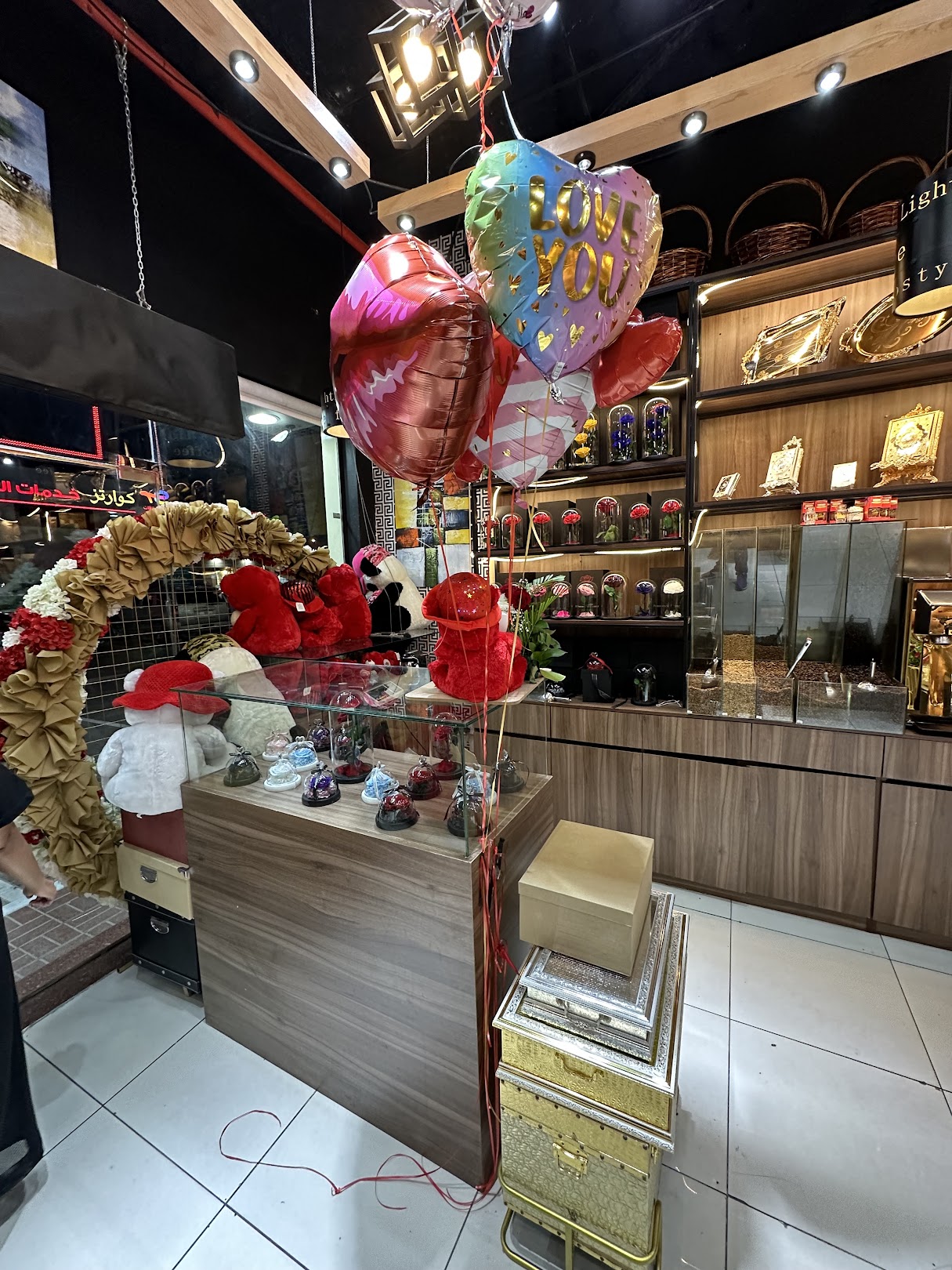 Choco Ward Al Dar Flowers & Chocolates - Chocolates and Confectionery ...